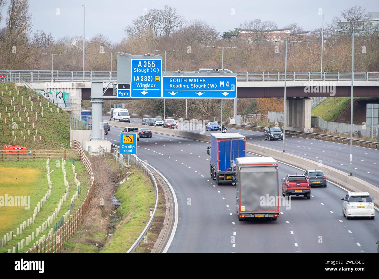 Slough, Berkshire, UK. 25th January, 2024. The M4 Smart Motorway in ...