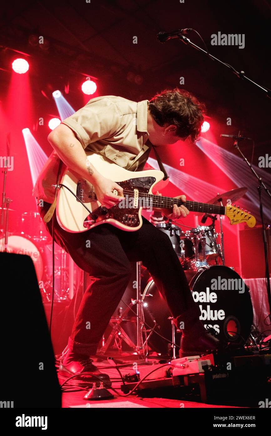 Shoegaze hi-res stock photography and images - Alamy