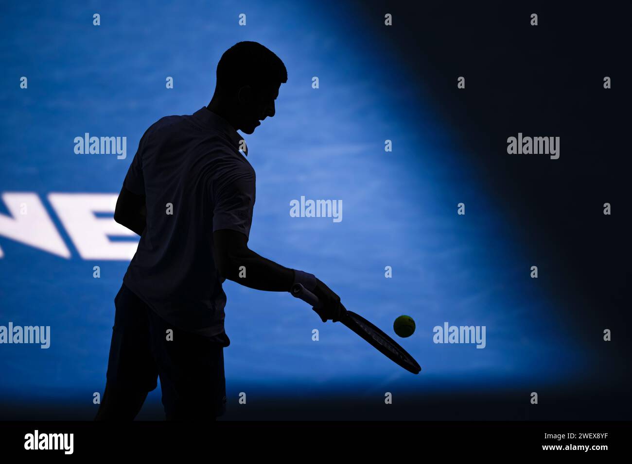 Melbourne, Australie. 26th Jan, 2024. Novak Djokovic in the dark ...