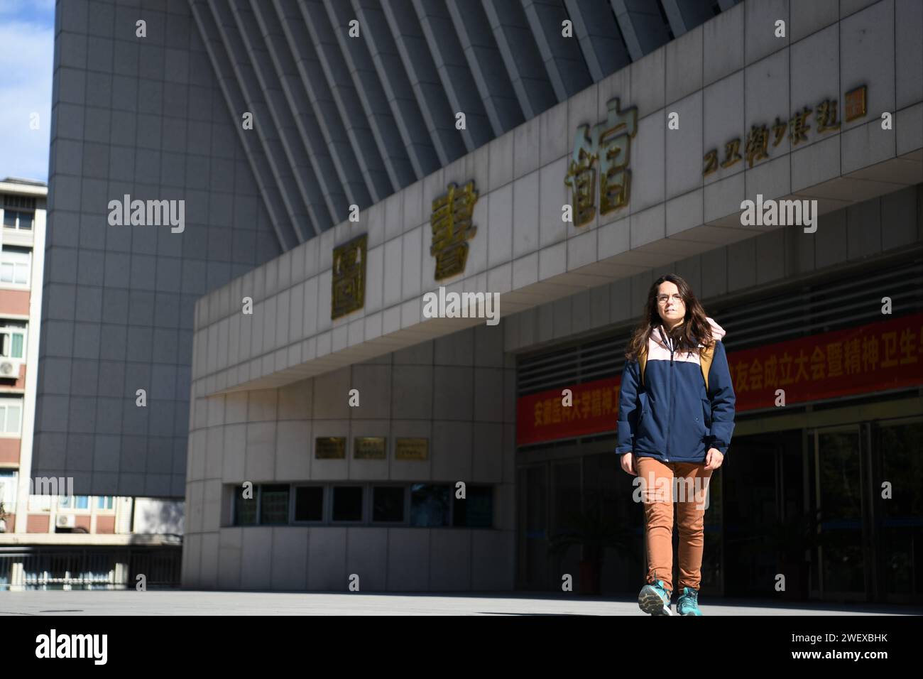 (240127) -- HEFEI, Jan. 27, 2024 (Xinhua) -- Deborah Bret walks out of ...