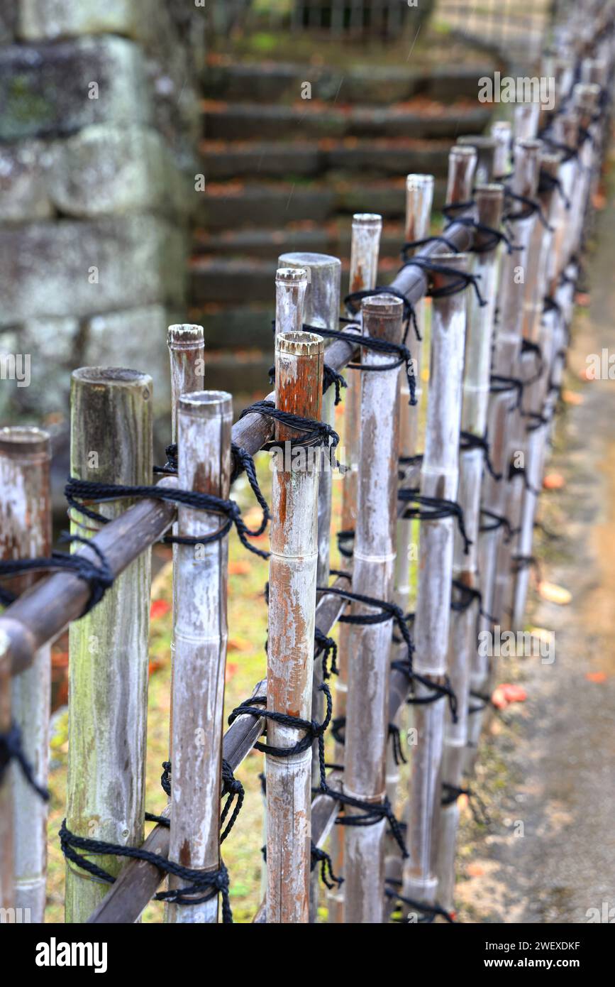 Japanese style bamboo fence hi-res stock photography and images - Alamy