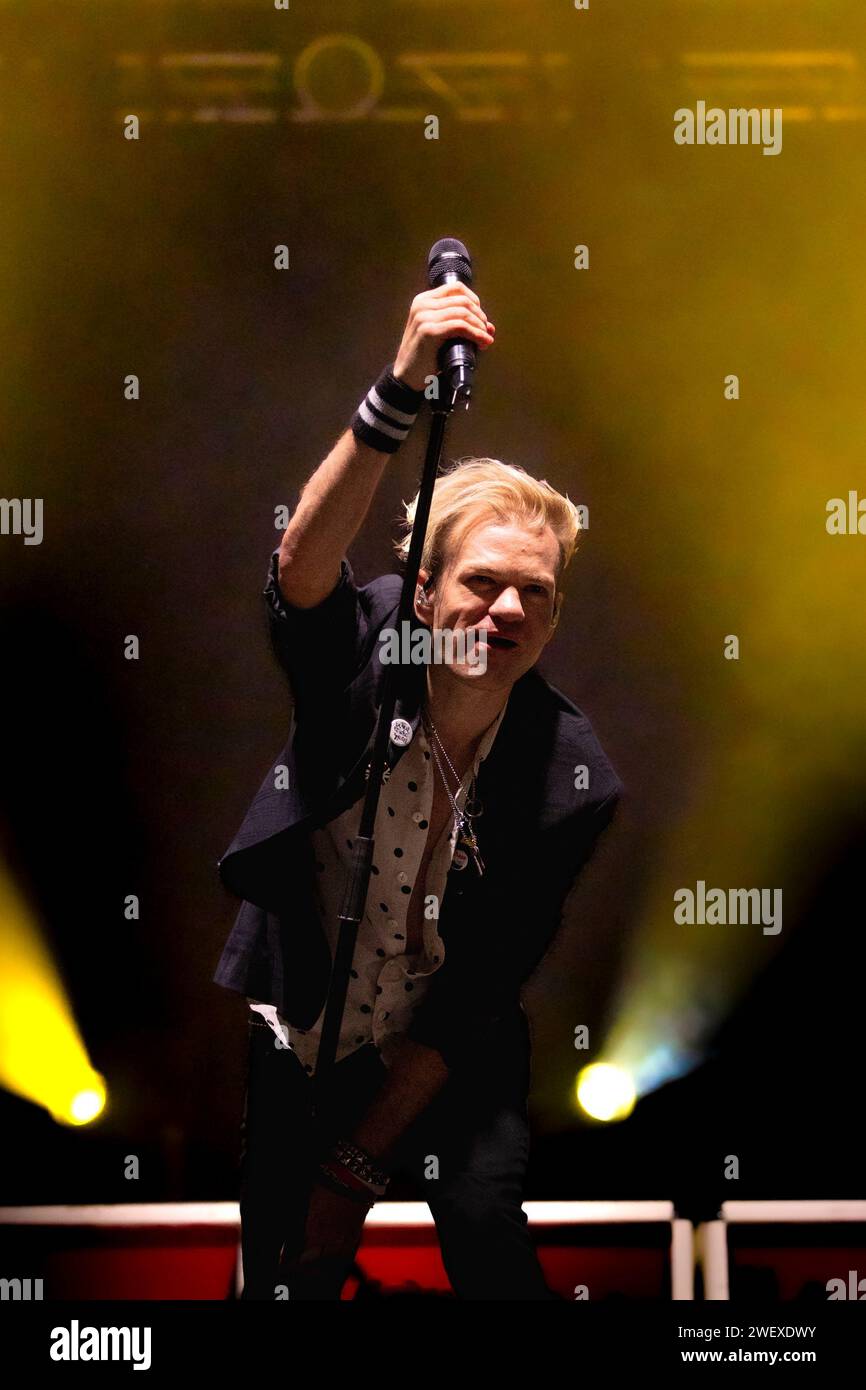 Sum 41 set hi-res stock photography and images - Alamy