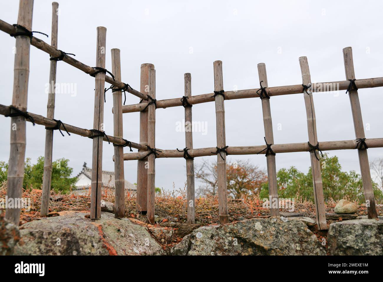 Traditional japanese bamboo fence hi-res stock photography and images ...