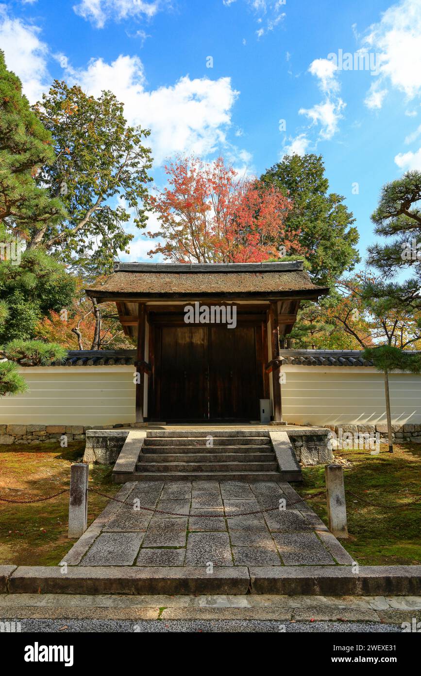 Entrance of traditional house in Japan, Wooden door and wall of ...