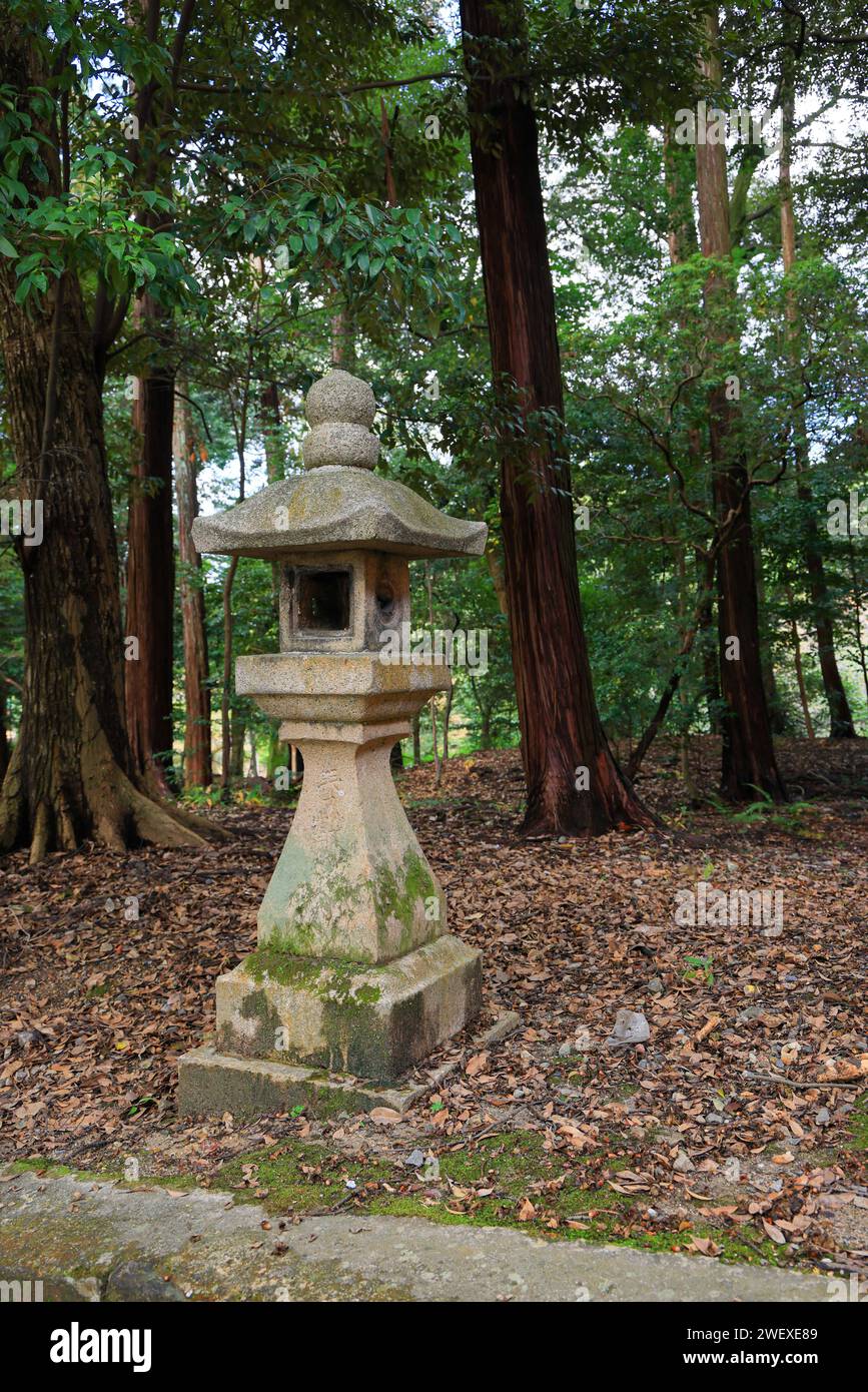 Old japanese garden stone lantern hi-res stock photography and images ...