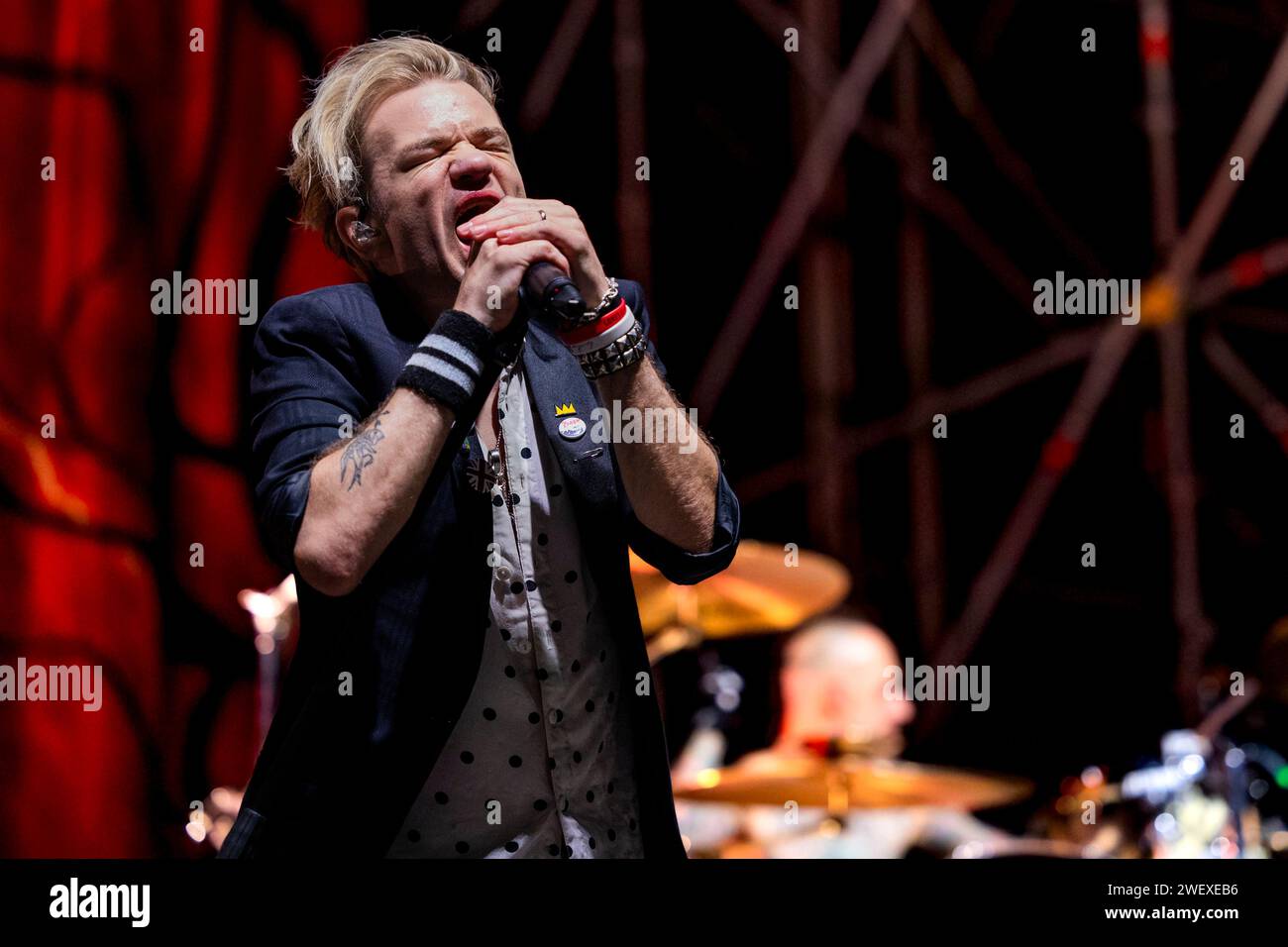 Sum 41 set hi-res stock photography and images - Alamy
