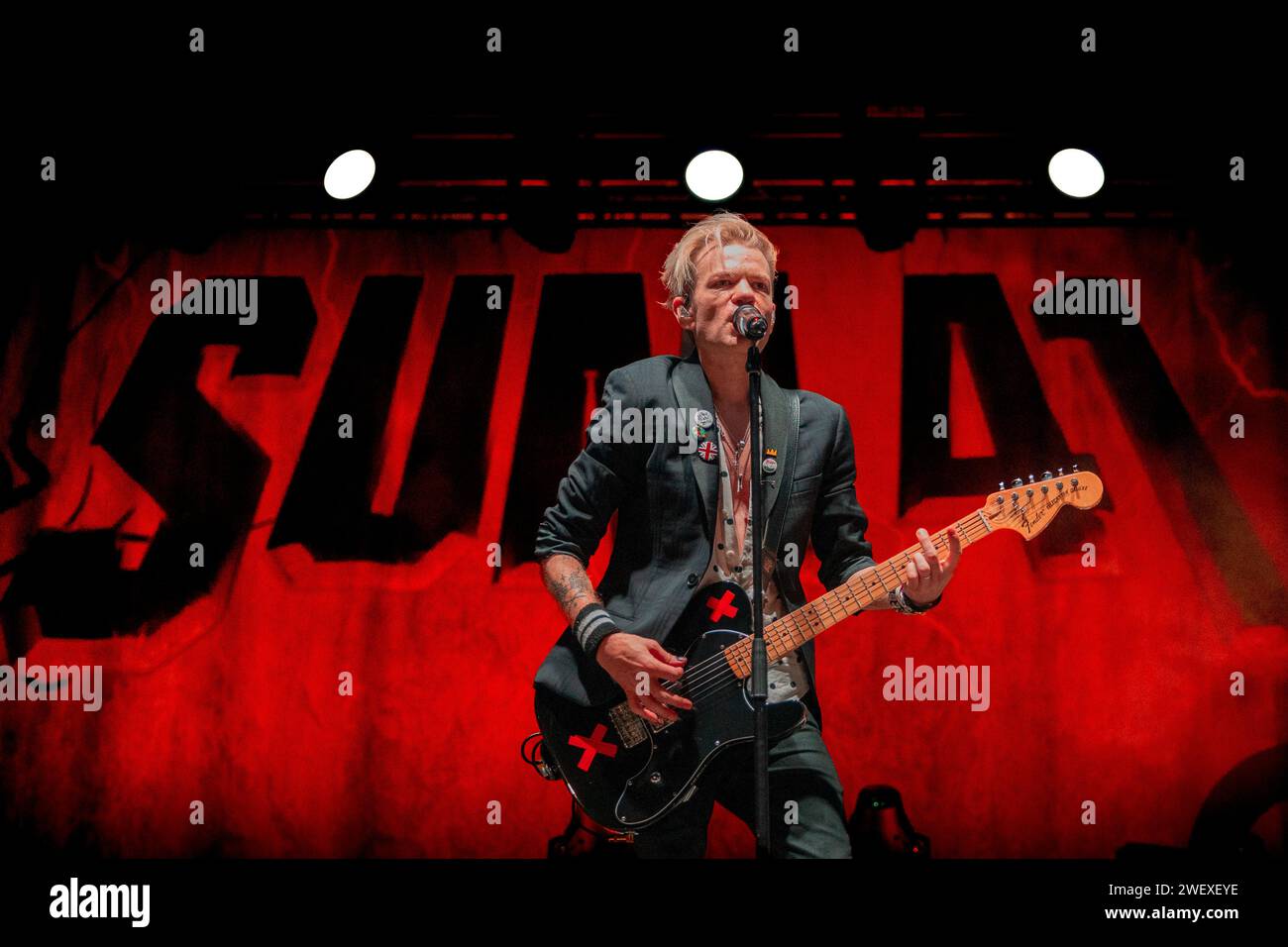 Sum 41 bassist hi-res stock photography and images - Alamy