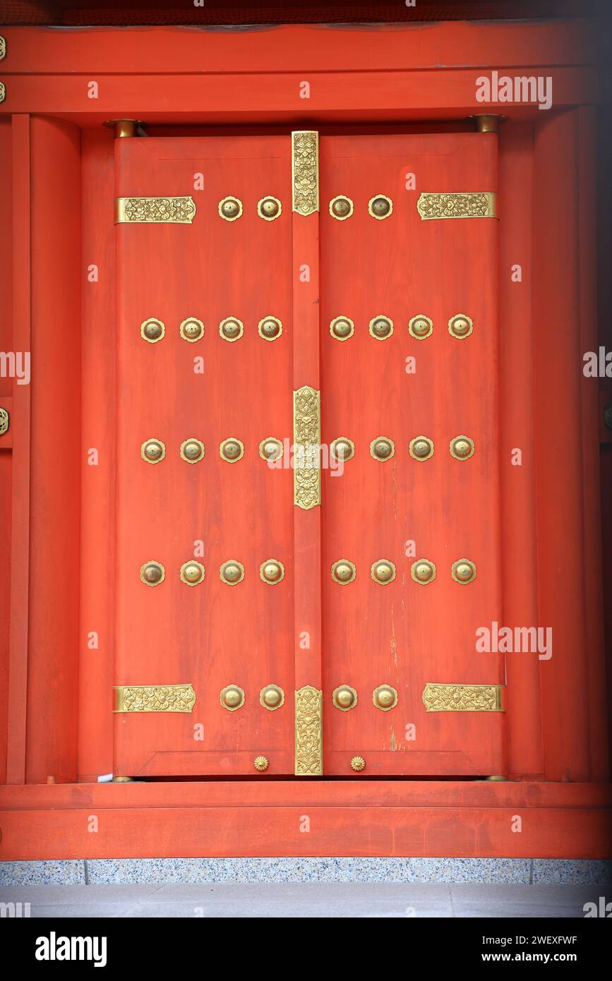 Red wooden main gate of ancient japan temple Stock Photo - Alamy