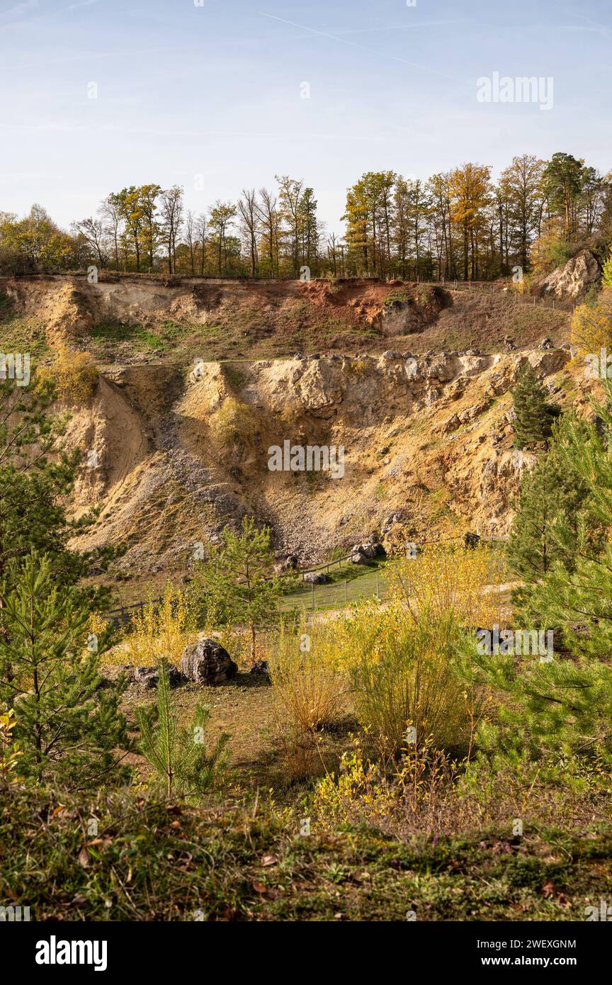 Rieskrater Das Geopark Erlebnis-Geotop Lindle liegt ca. 3 km innerhalb ...