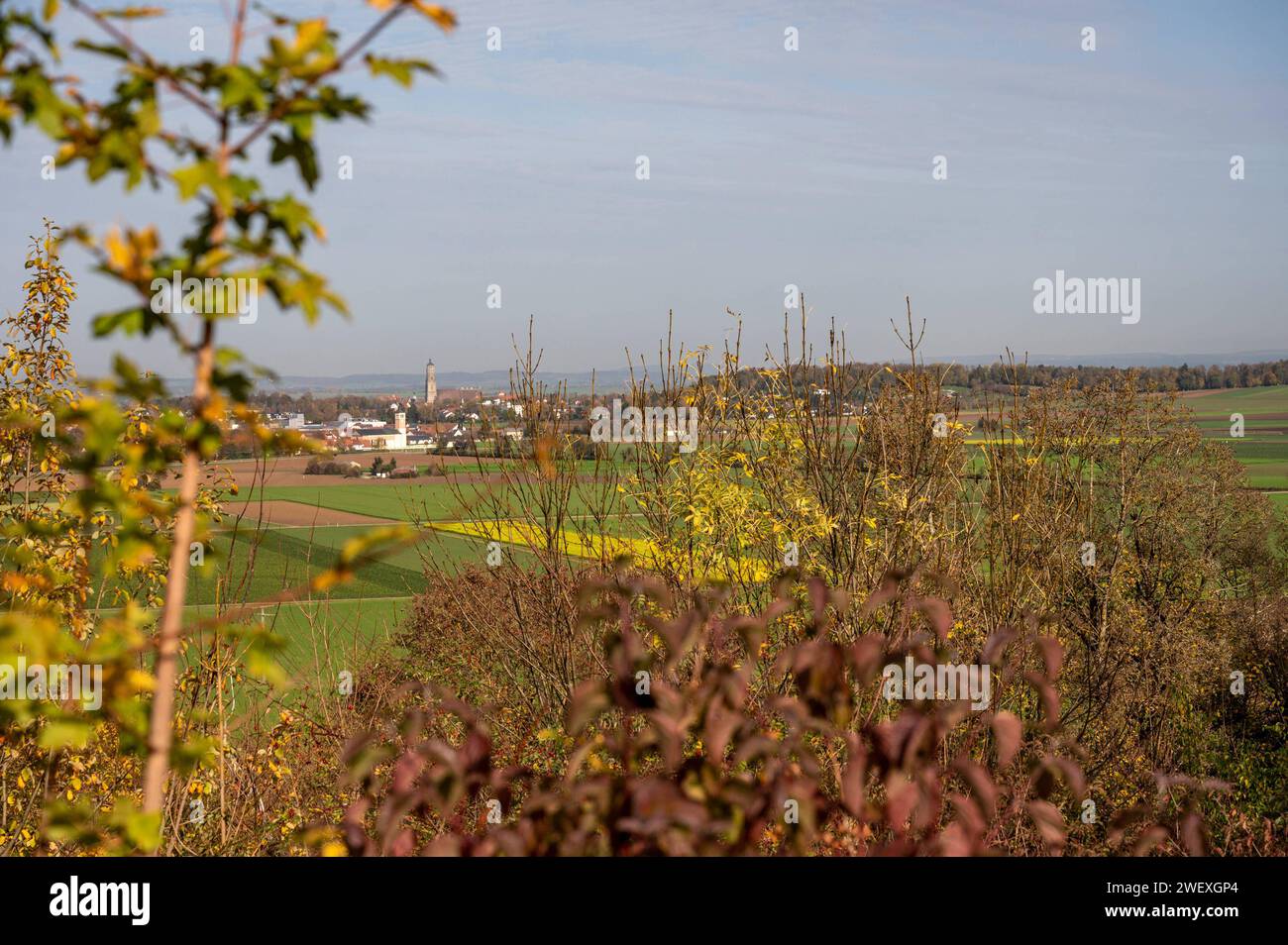 Rieskrater Das Geopark Erlebnis-Geotop Lindle liegt ca. 3 km innerhalb ...