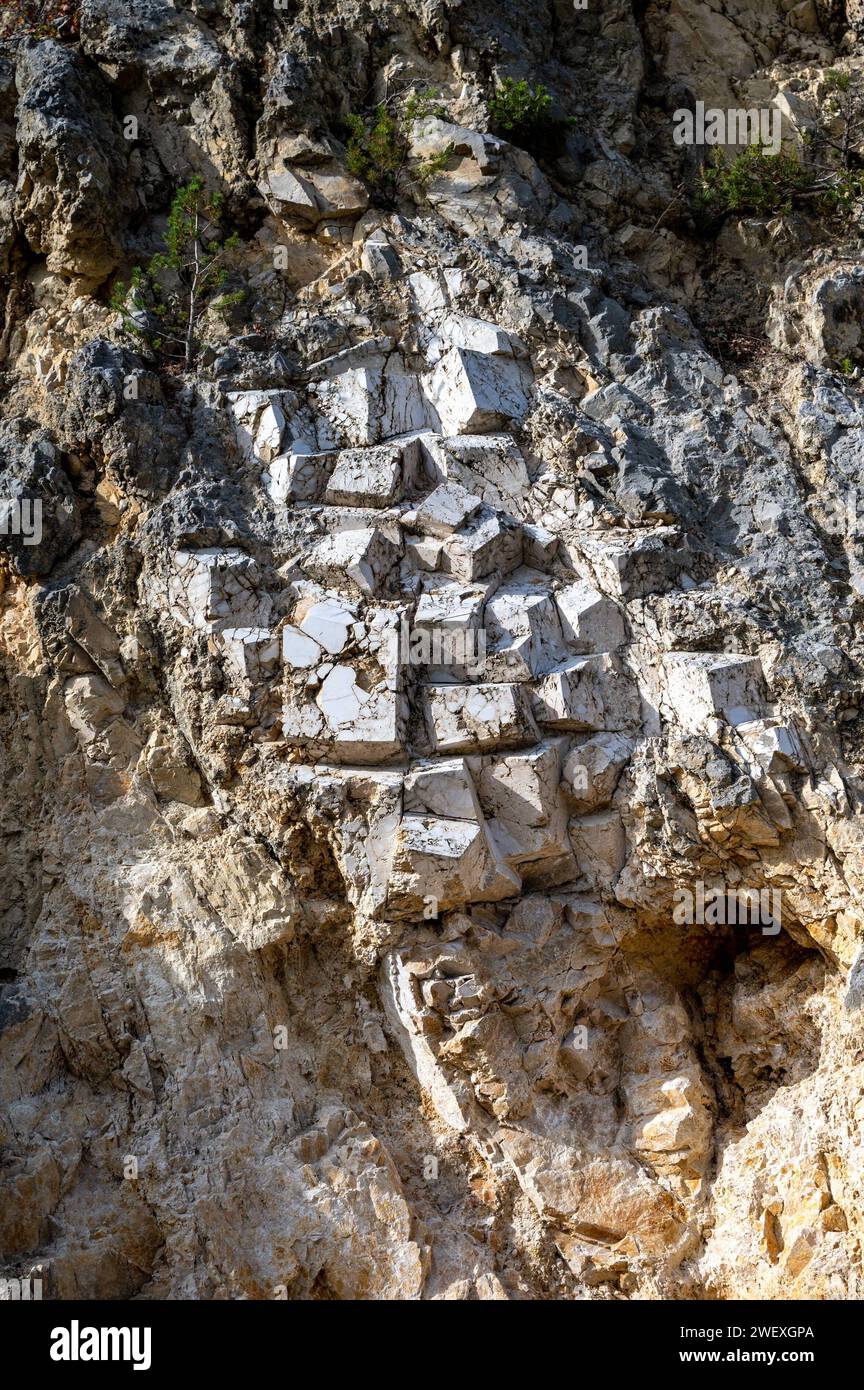 Rieskrater Das Geopark Erlebnis-Geotop Lindle liegt ca. 3 km innerhalb ...