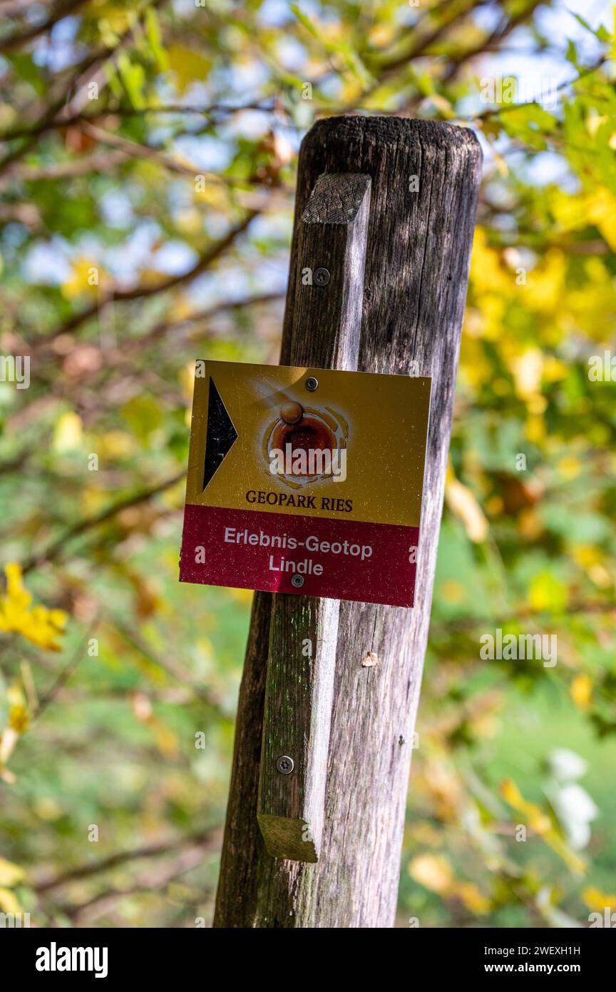 Rieskrater Das Geopark Erlebnis-Geotop Lindle liegt ca. 3 km innerhalb ...