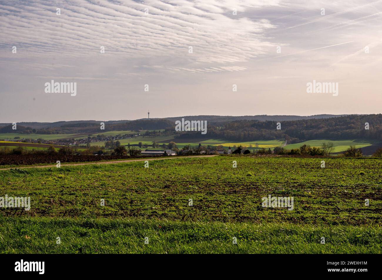 Rieskrater Das Geopark Erlebnis-Geotop Lindle liegt ca. 3 km innerhalb ...