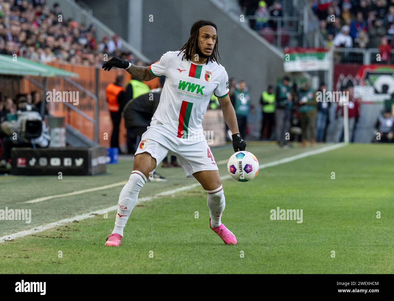 Augsburg, Deutschland. 27th Jan, 2024. Reece Oxford (FC Augsburg, #4 ...