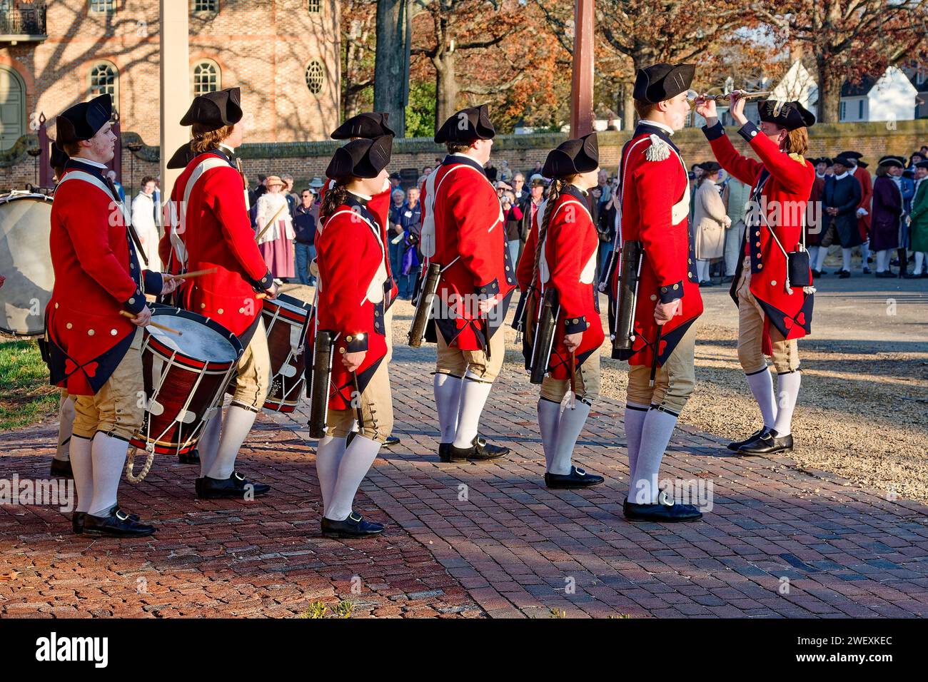 Fifes and drums regiment hi-res stock photography and images - Alamy
