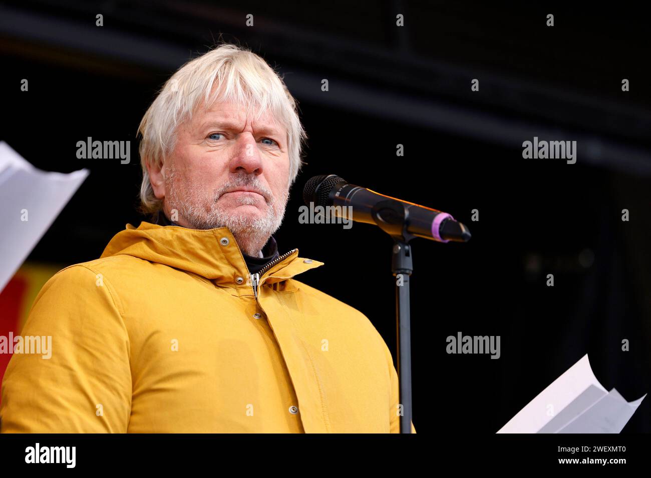 Kabarettist Jürgen Becker bei einer Demonstration des Bündnisses Köln ...