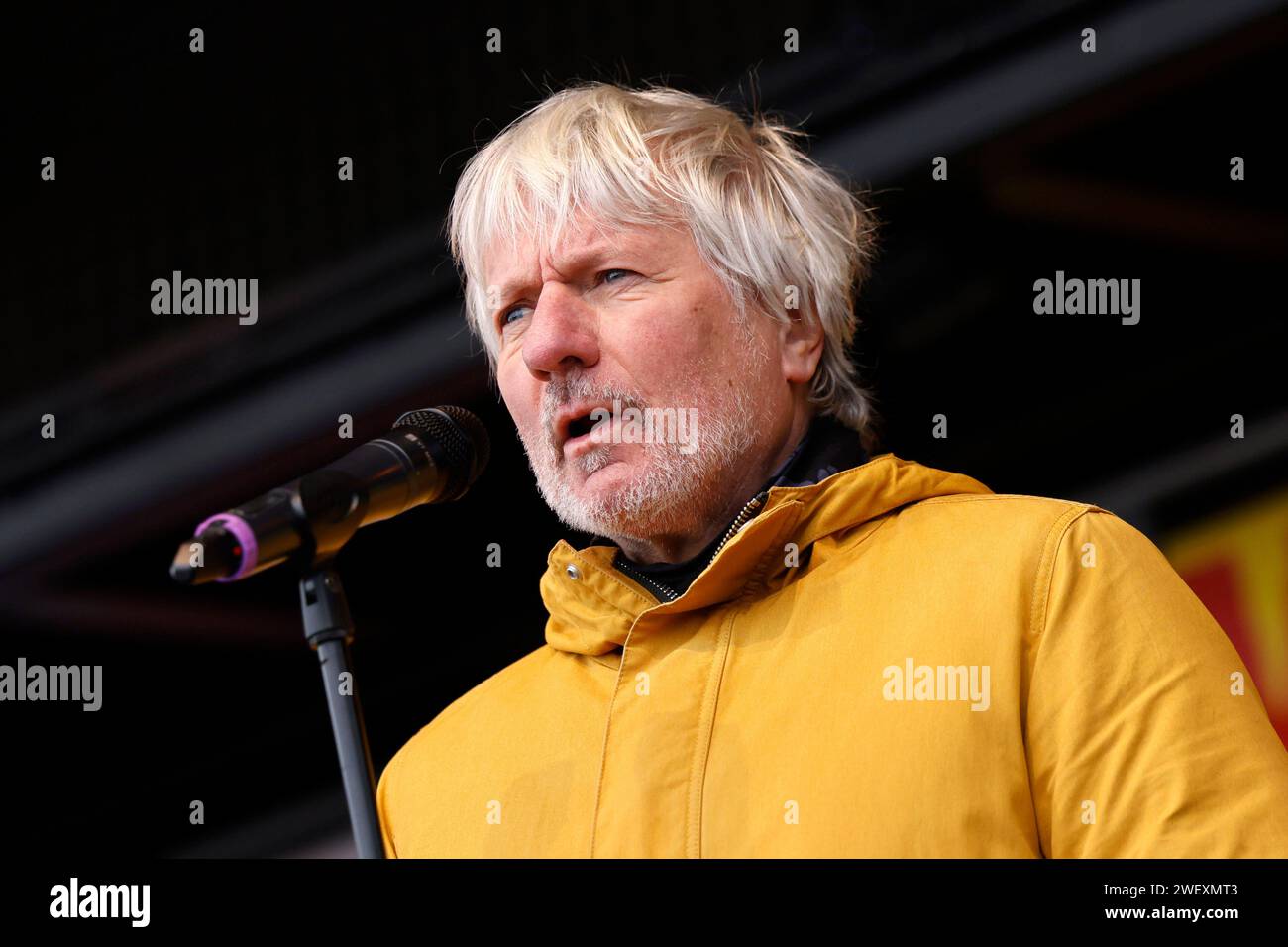 Kabarettist Jürgen Becker bei einer Demonstration des Bündnisses Köln ...