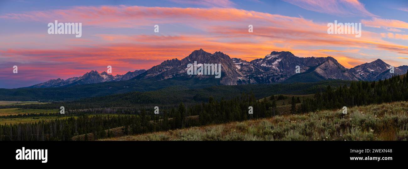 Sawtooth mountains sawtooth range sawtooths hi-res stock photography ...