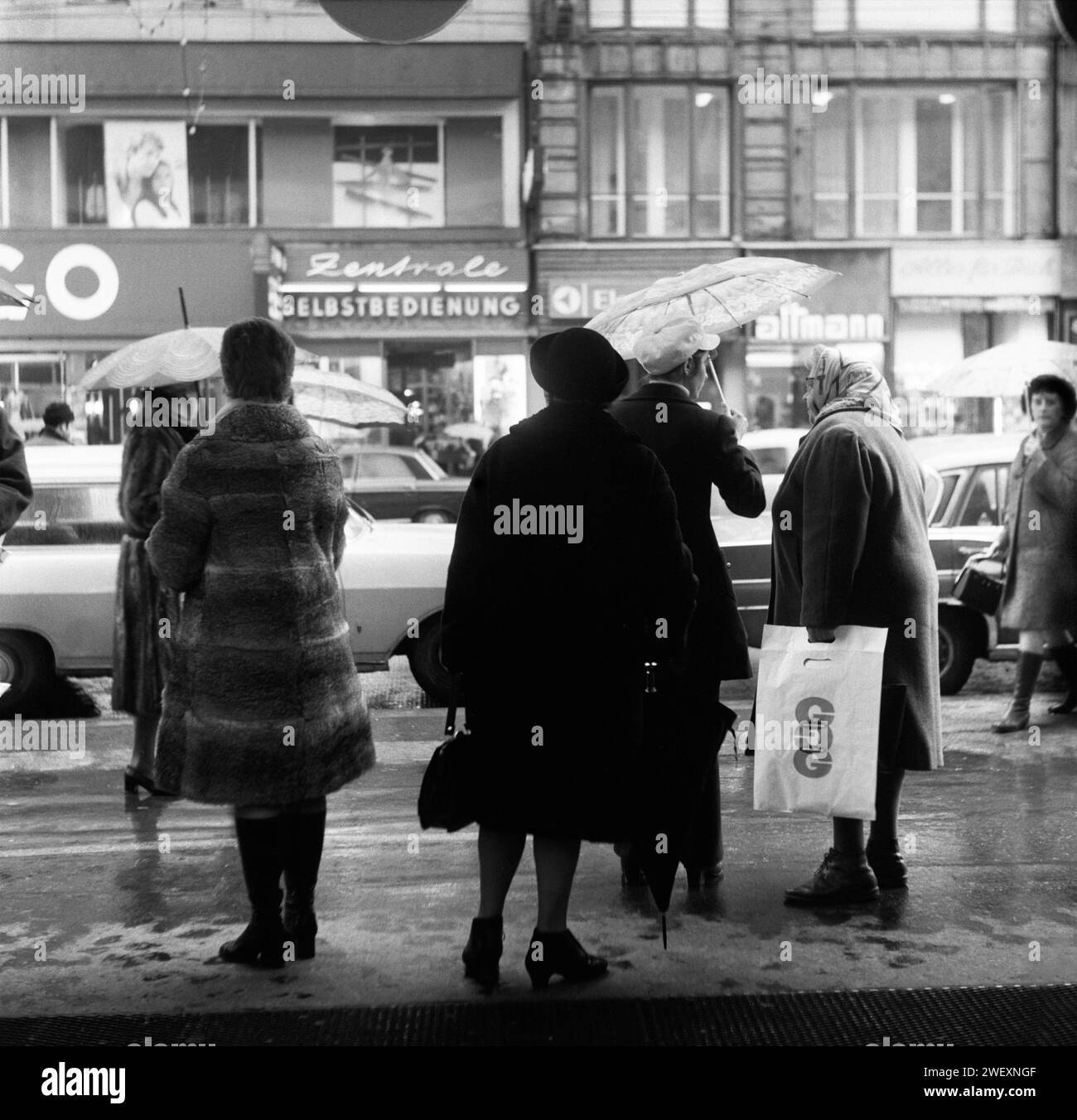 Street scene, Vienna, Austria; December 1971 Stock Photo - Alamy