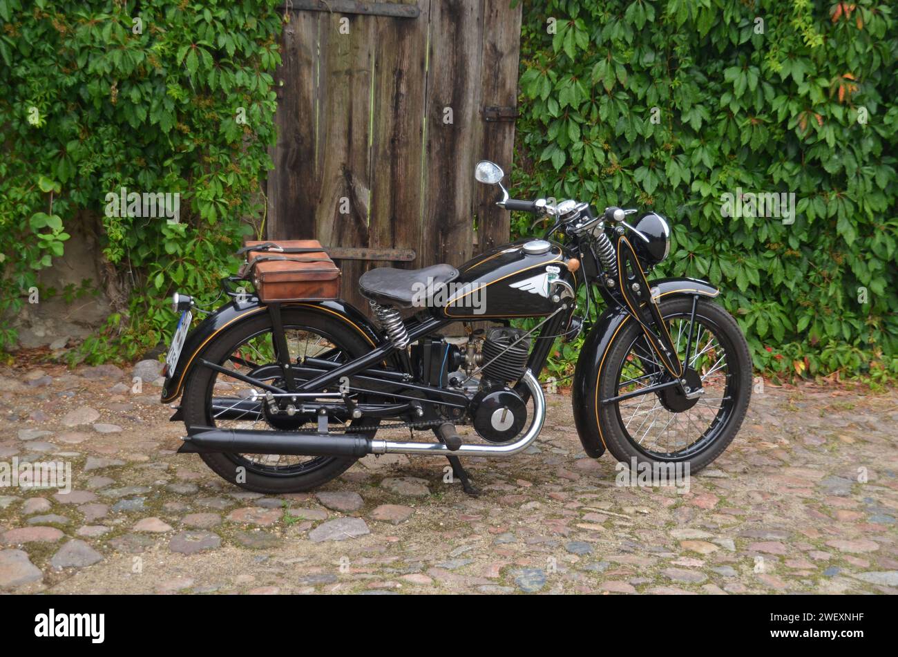 Hochstgeschwindigkeit 80 km h hi-res stock photography and images - Alamy