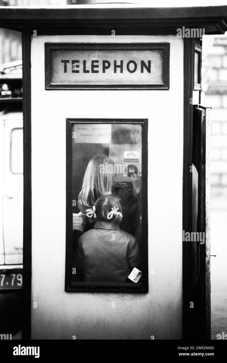 1970s phone booth hi-res stock photography and images - Alamy