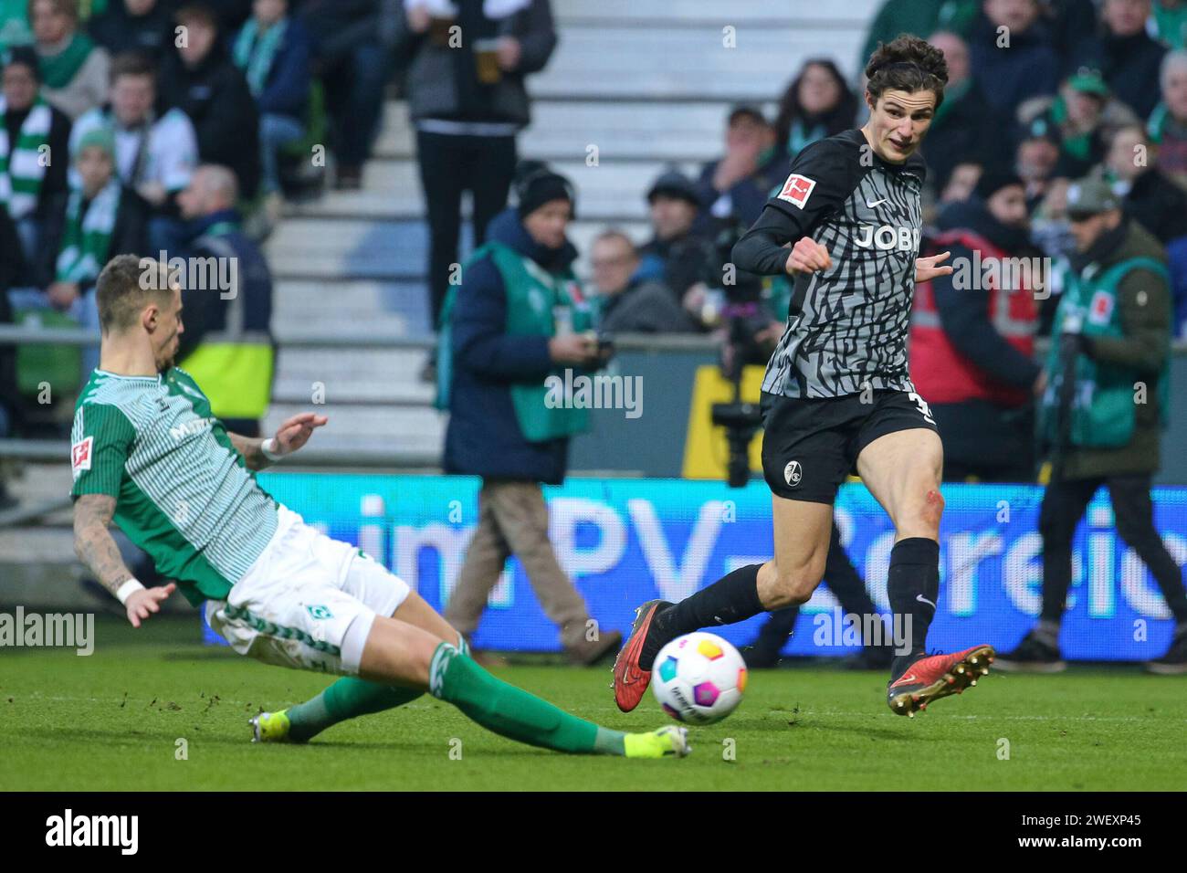 Bremen, Deutschland. 27th Jan, 2024. v.li.: Marco Friedl (SV Werder ...