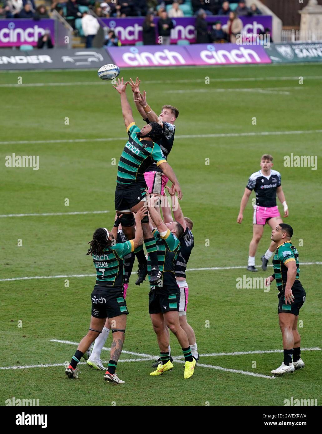 General view of a line out during the Gallagher Premiership match at ...