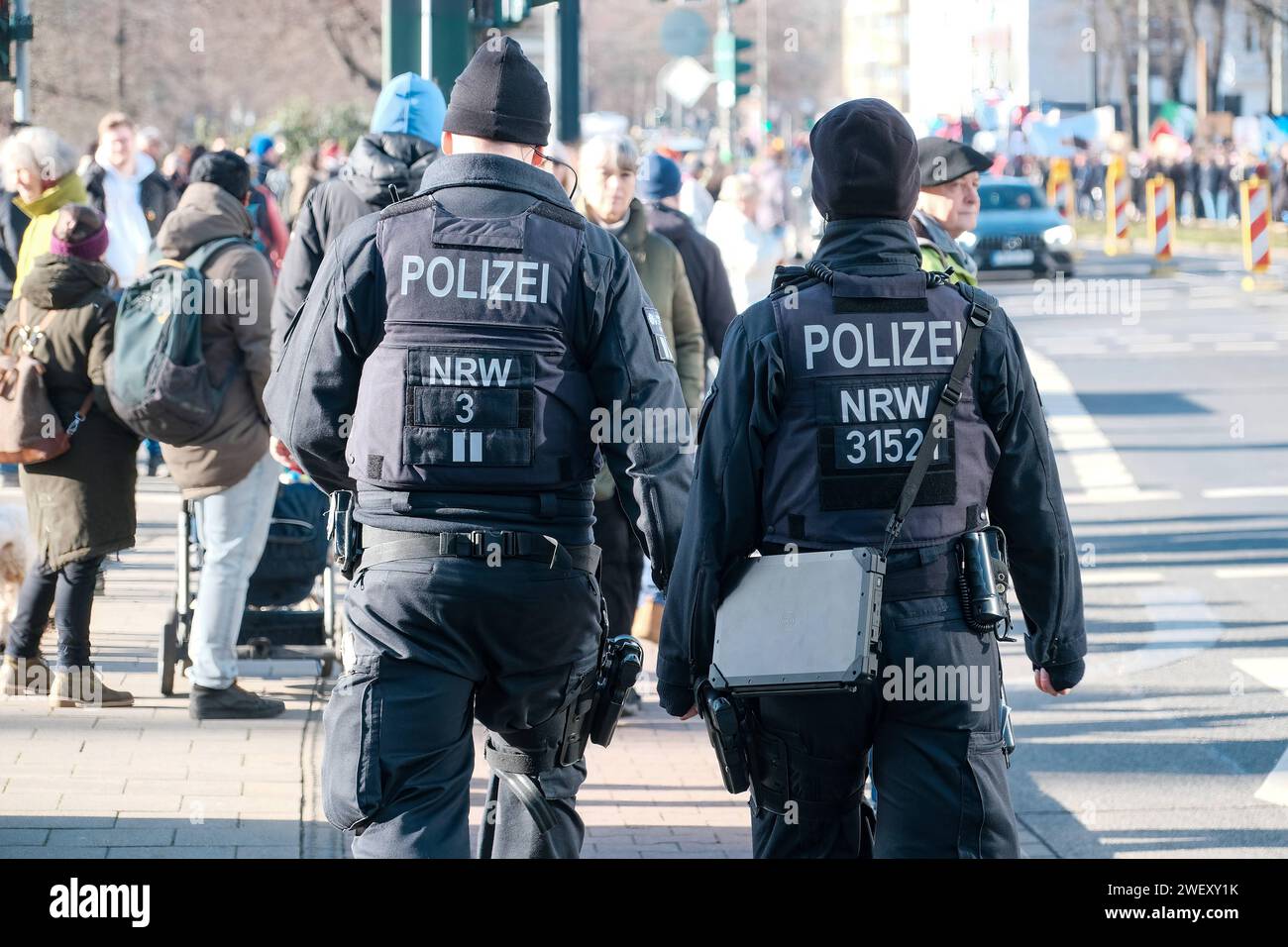 Polizeikleidung hi-res stock photography and images - Alamy