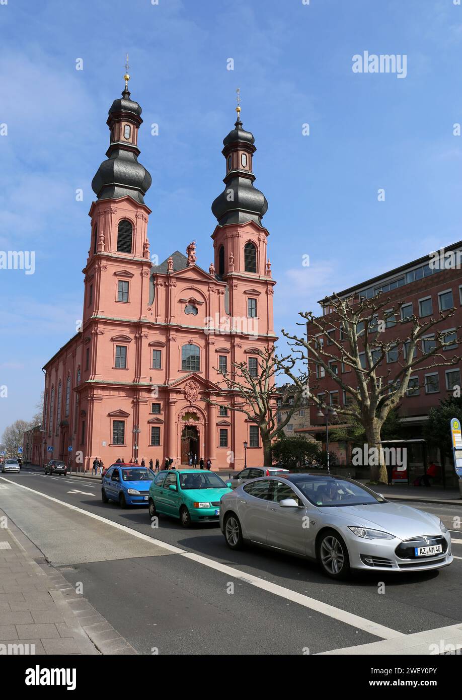 MAINZ, GERMANY-MARCH 28,2015:Unidentified People leaving St. Peter ...