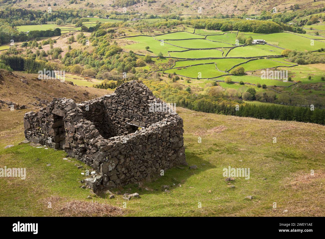 Peat house hi-res stock photography and images - Alamy