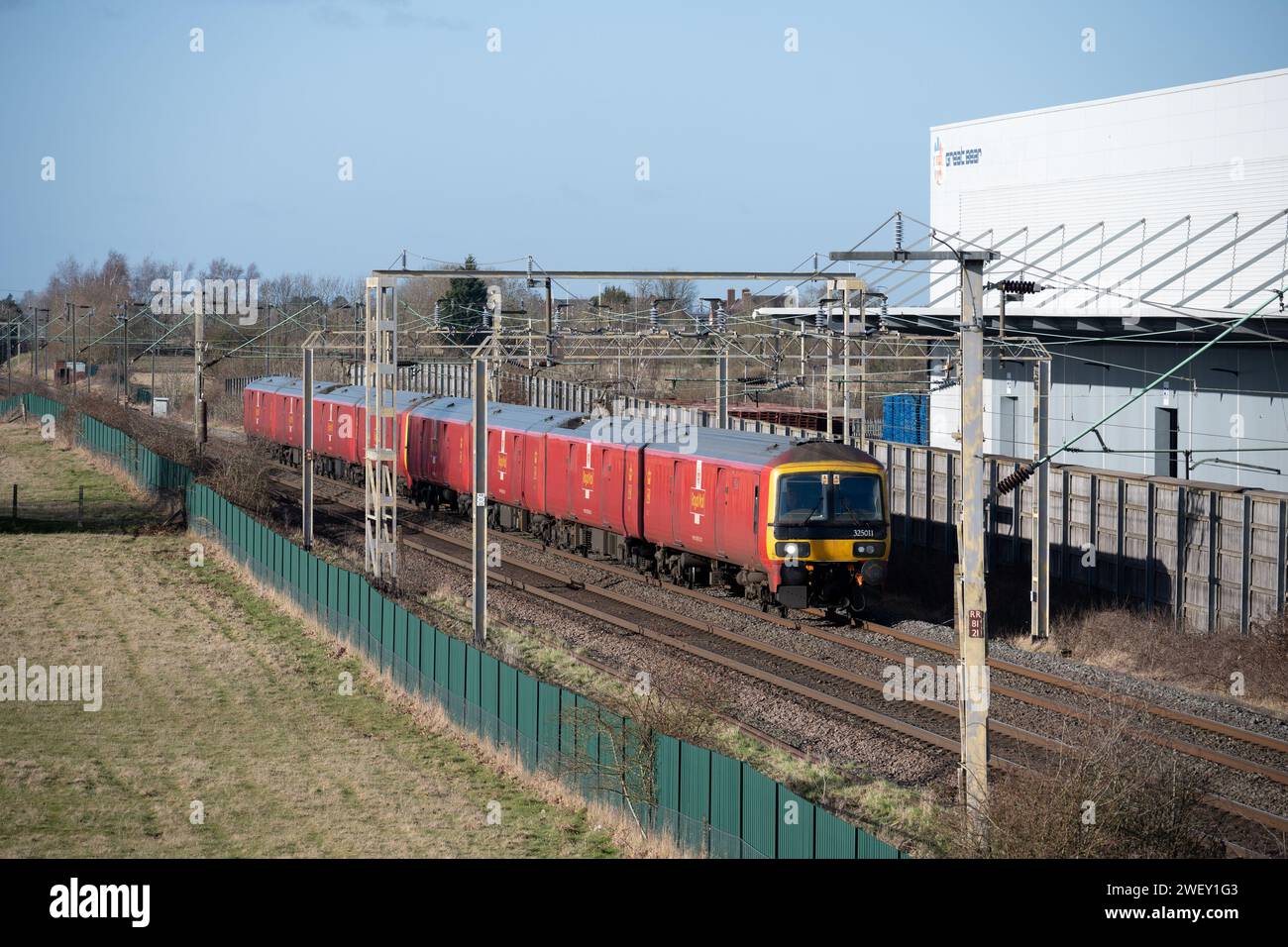 Royal Mail class 325 electric train passing DIRFT, Northamptonshire ...