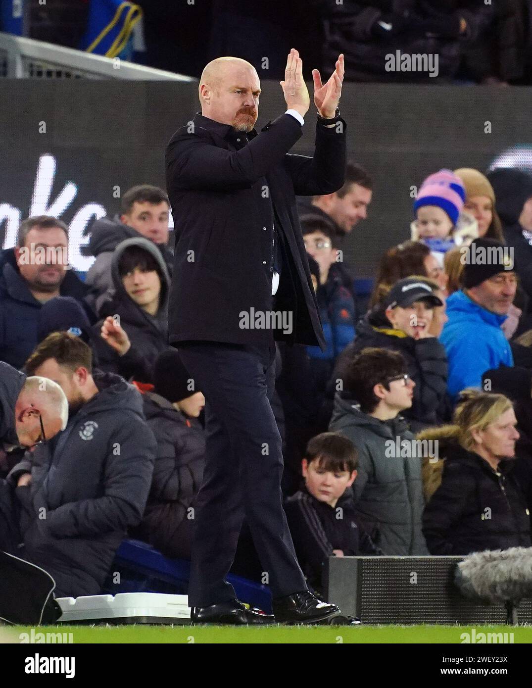 Everton manager Sean Dyche applauds the fans following the Emirates FA ...