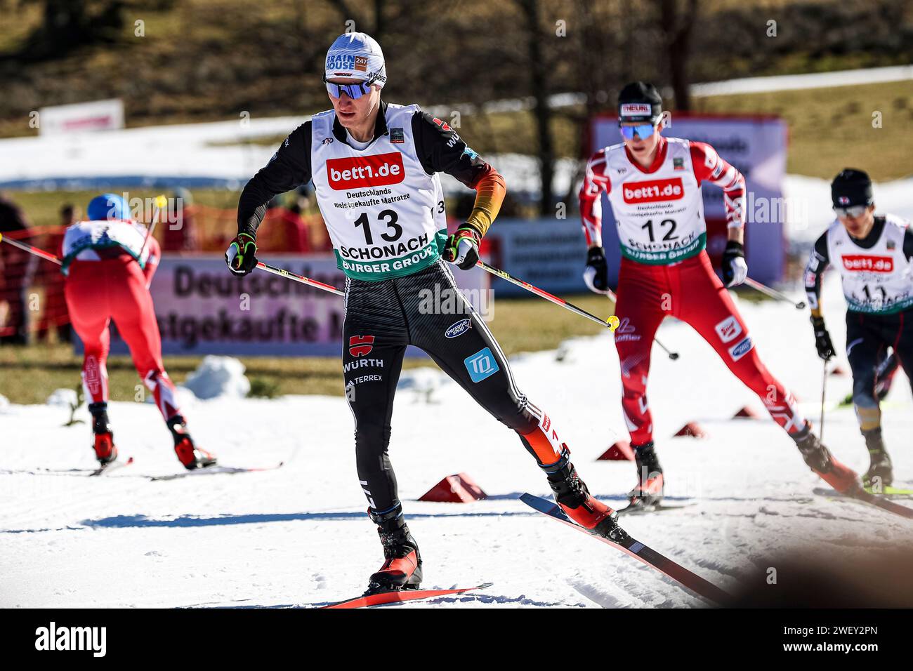 Manuel Faisst #13 beim Langlauf, dahinter Paul Walcher #12 (AUT), Ryota ...