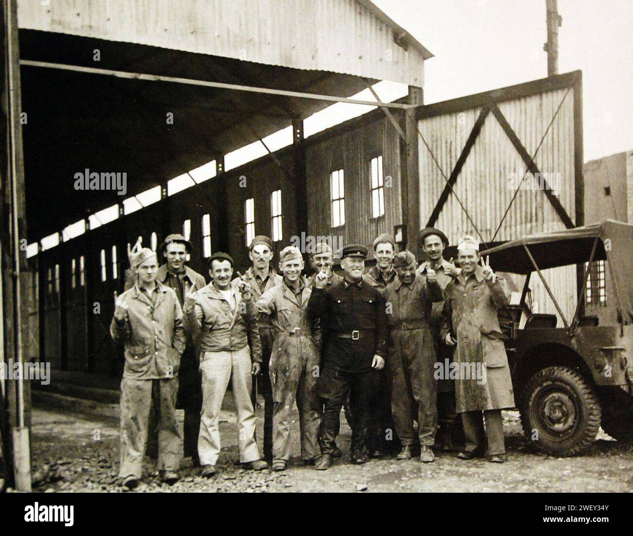 American truck mechanics in Iran during WWII (25106468496 Stock Photo ...