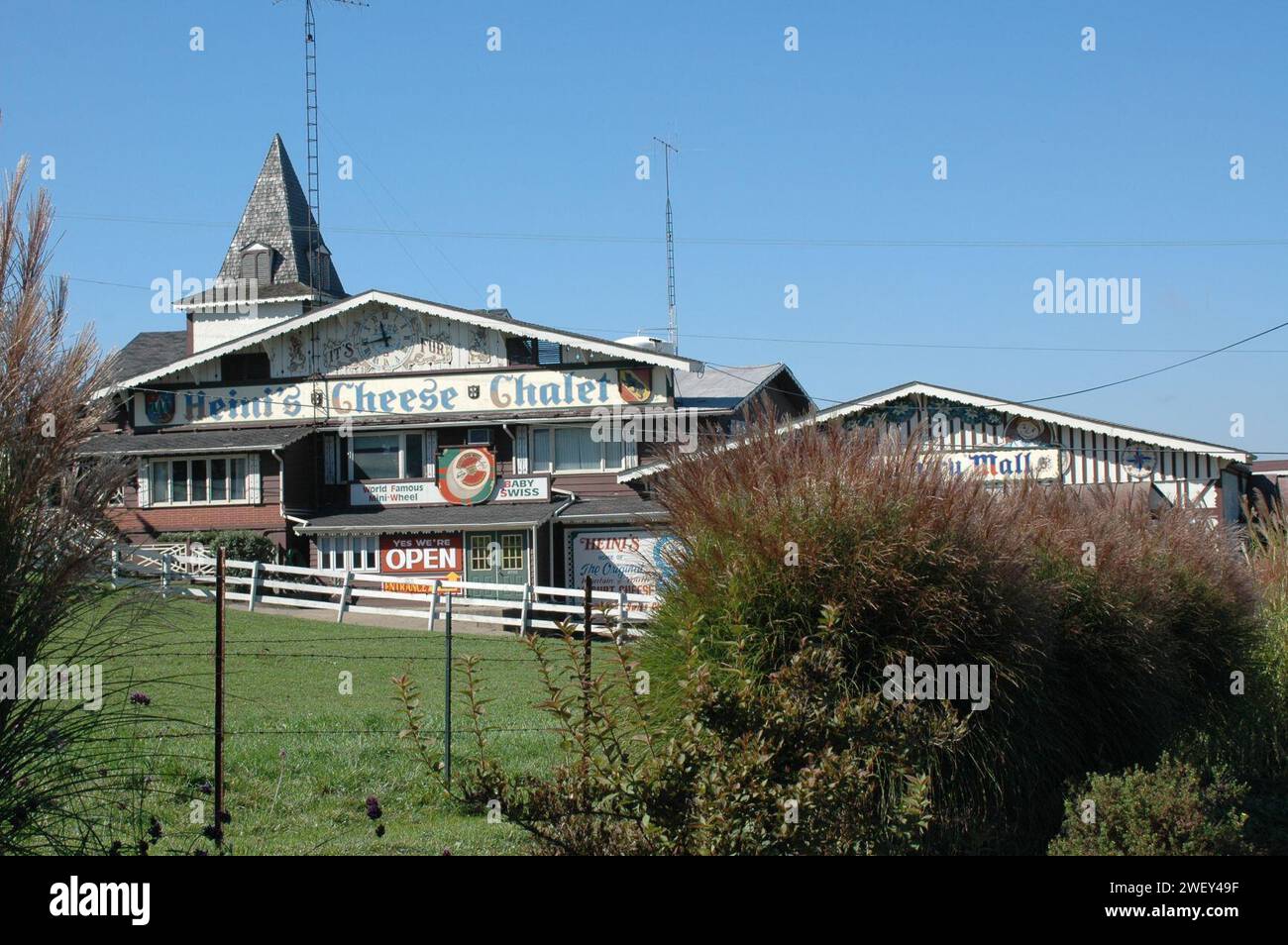 Amish Country Byway - Heini's Cheese Chalet Stock Photo - Alamy