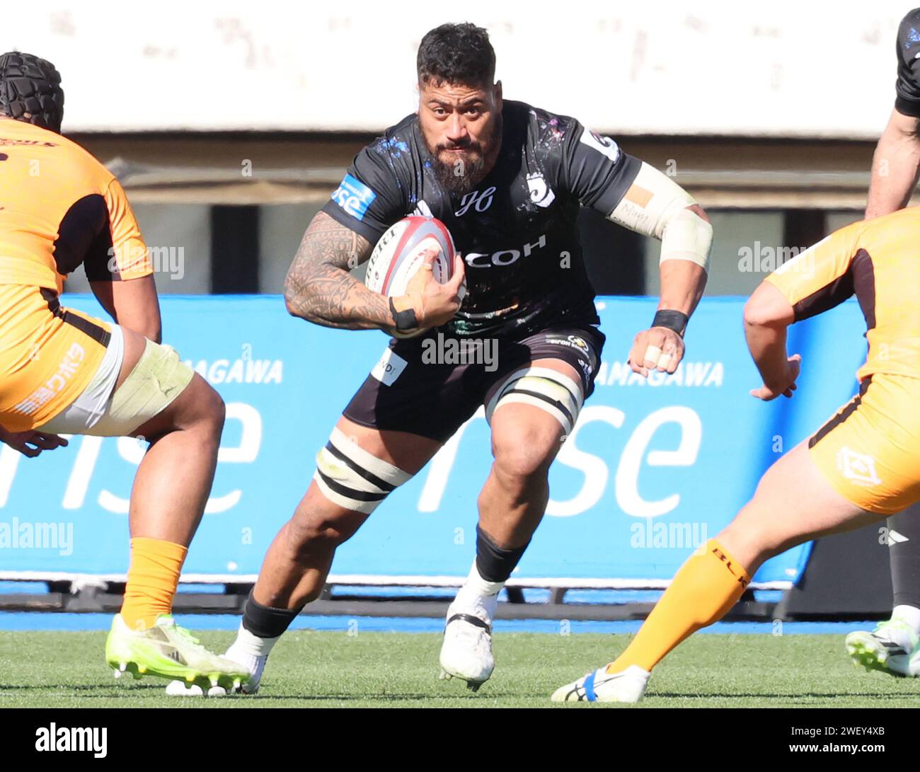 Tokyo, Japan. 27th Jan, 2024. Ricoh Black Rams Tokyo lock Amato ...
