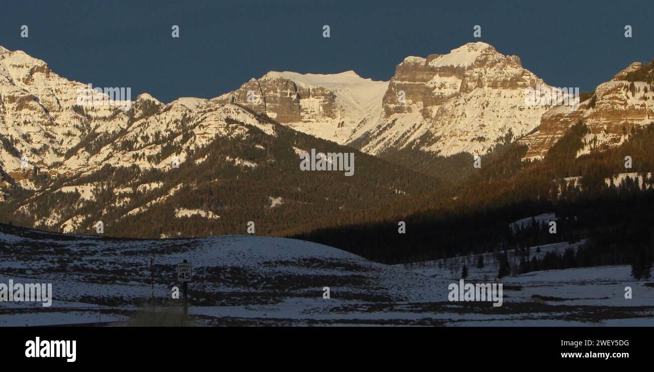 Amphitheater Mountain in winter Stock Photo - Alamy