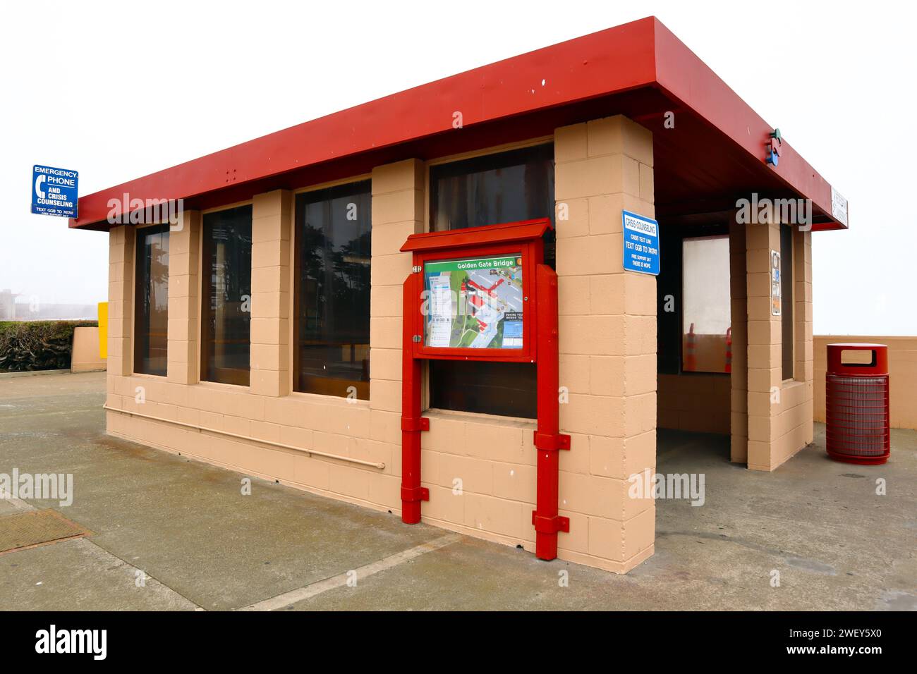 San Francisco, California: Golden Gate Bridge Bus Stop Stock Photo - Alamy