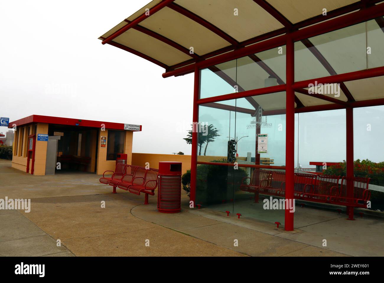 San Francisco, California: Golden Gate Bridge Bus Stop Stock Photo - Alamy
