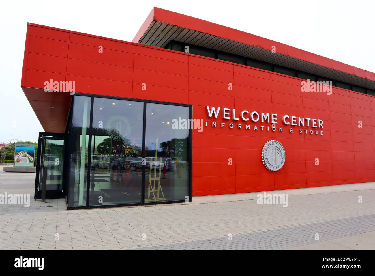 Golden gate welcome center hi-res stock photography and images - Alamy