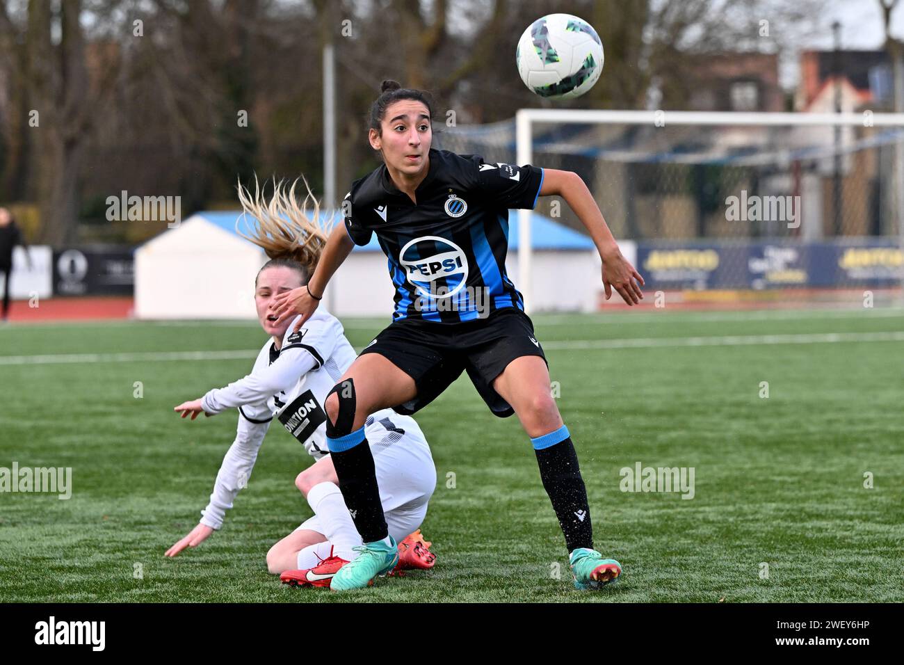 Knokke, Belgium. 27th Jan, 2024. Charlotte Catinus (90) of Charleroi pictured fighting for the ...
