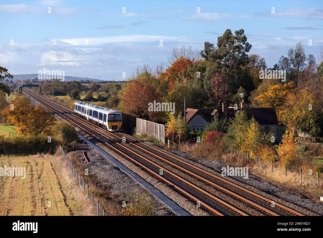 Chiltern Railways class 165 Turbo trains 165018 + 165012 passing ...