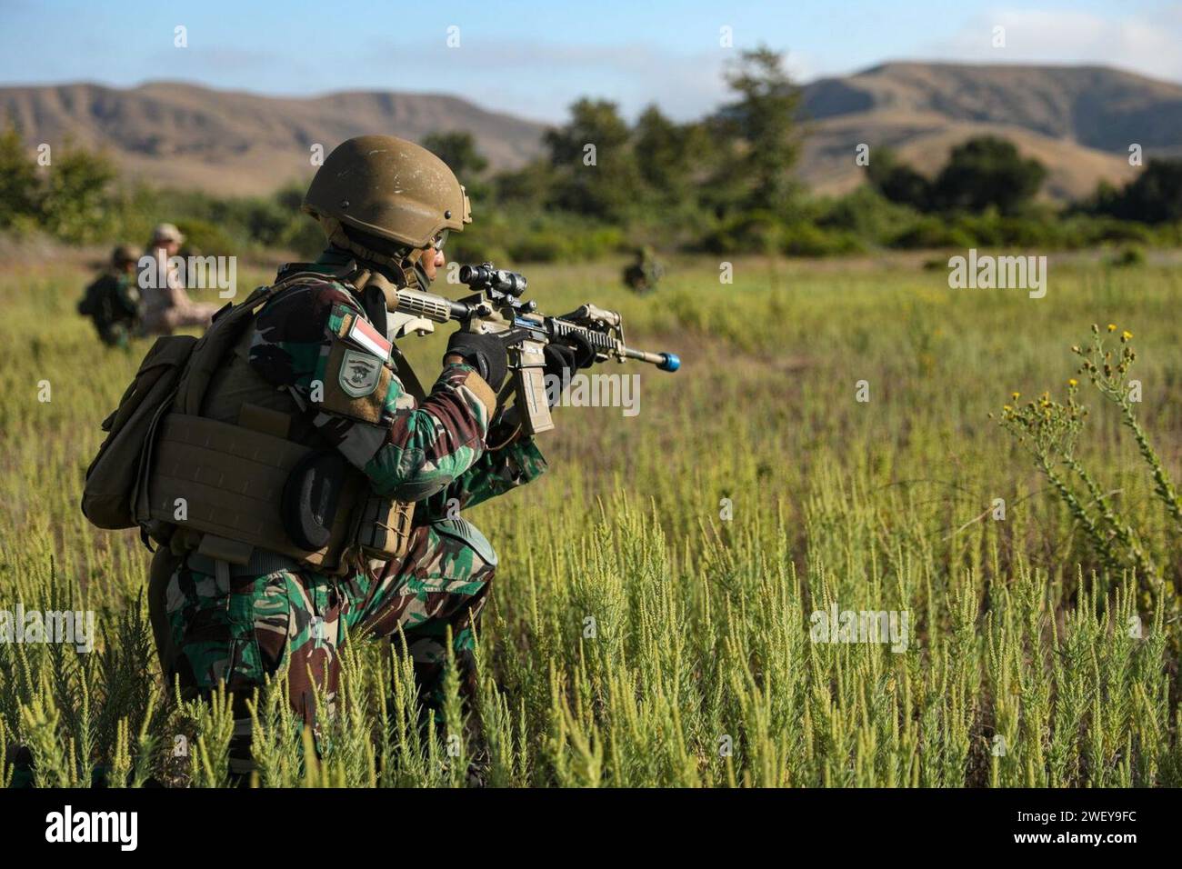 An Indonesian Marine with 1st Amphibious Reconnaissance Battalion ...