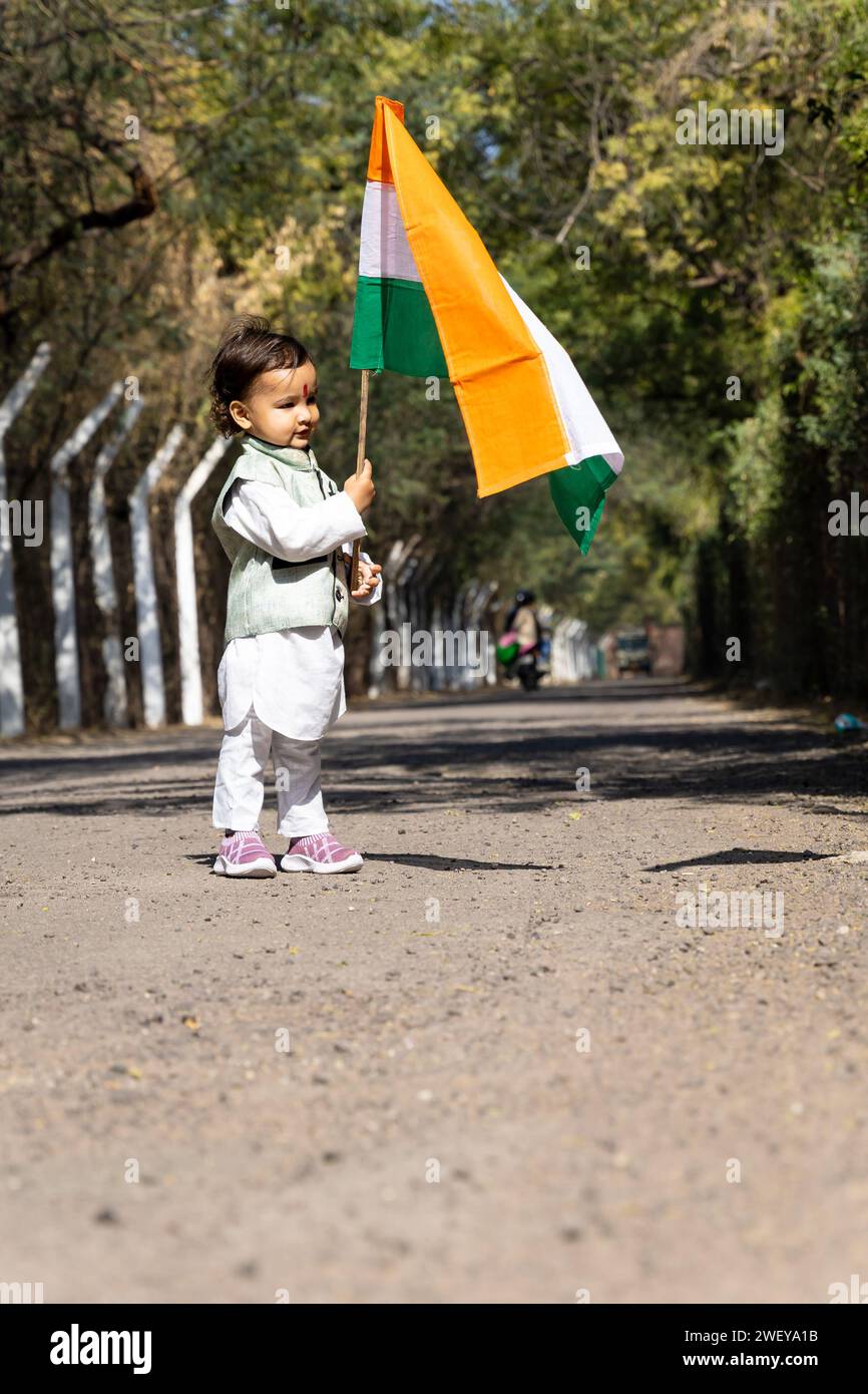 Indian flag child hi-res stock photography and images - Alamy
