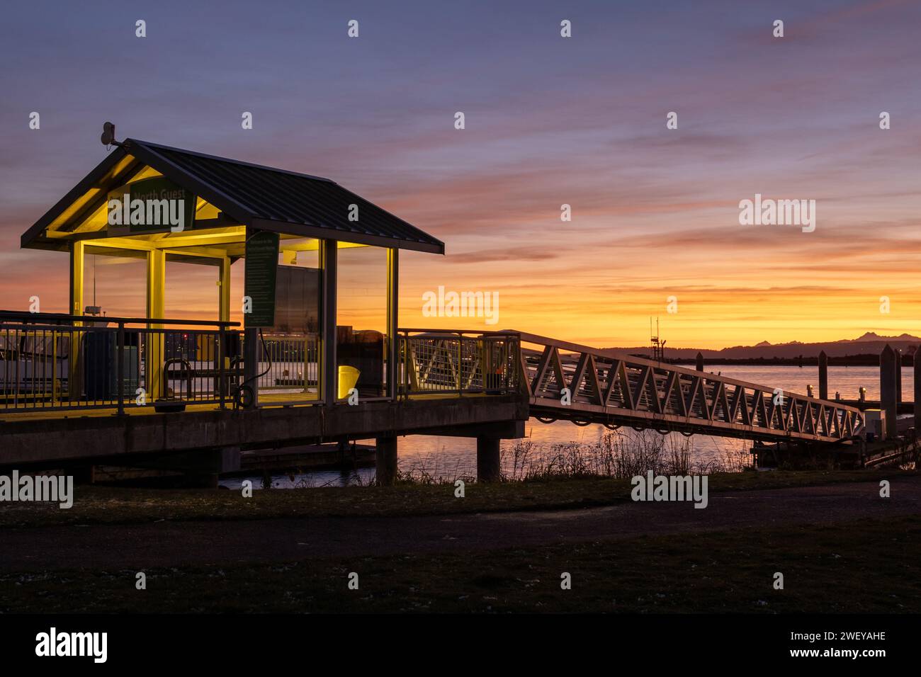 Everett Wa USA Jan 15 2024 - Public waterfront dock at Sunset Stock ...