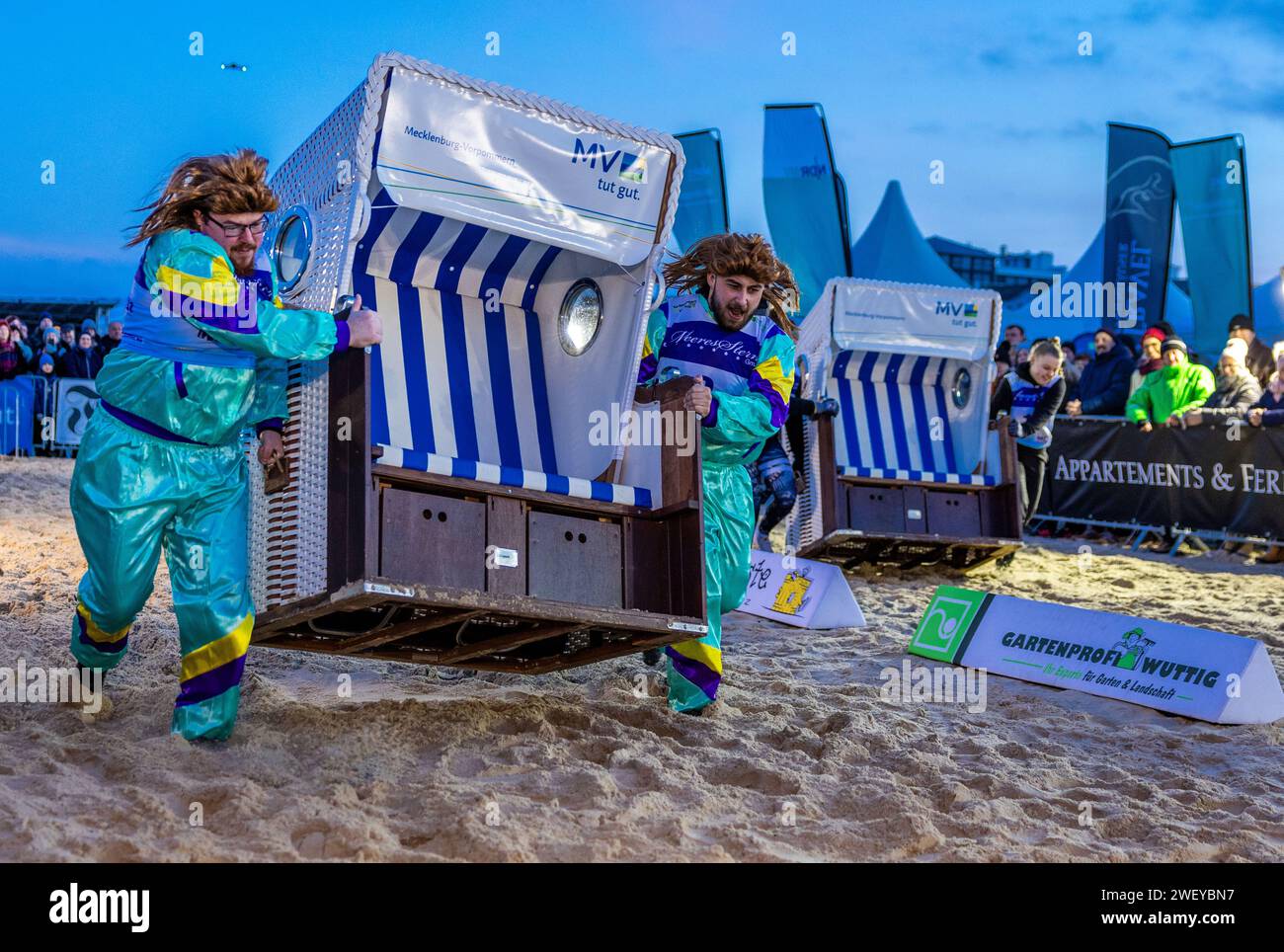 Ahlbeck, Germany. 27th Jan, 2024. The "Bierbauch Buddy" team with Theo ...