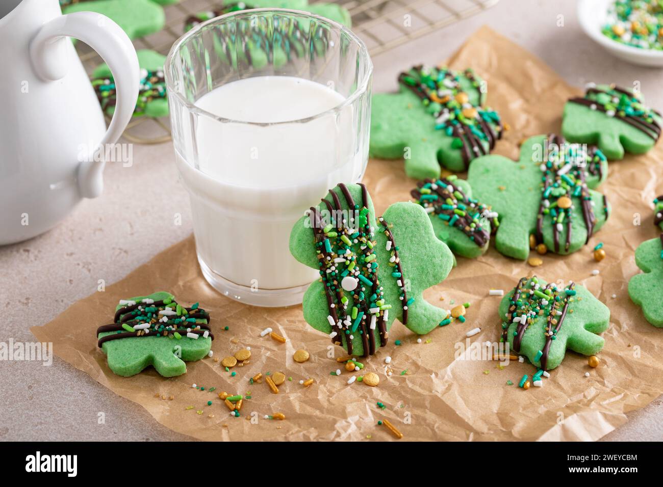 Shamrock cookies for Saint Patricks day with chocolate glaze and ...