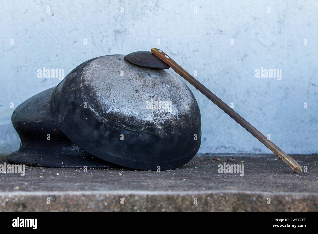 Two large bowls hi-res stock photography and images - Alamy