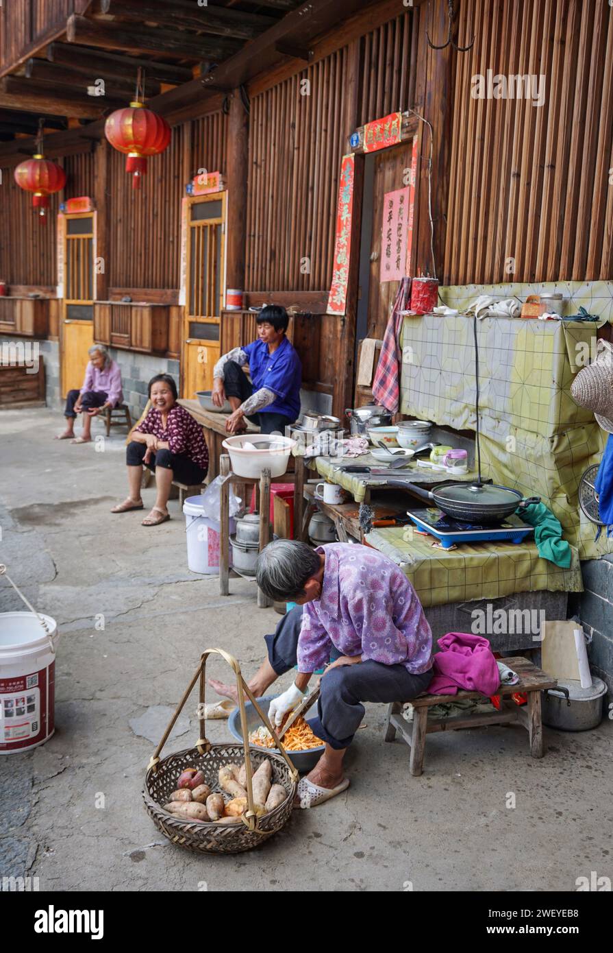 A hall of earth and timber hi-res stock photography and images - Alamy