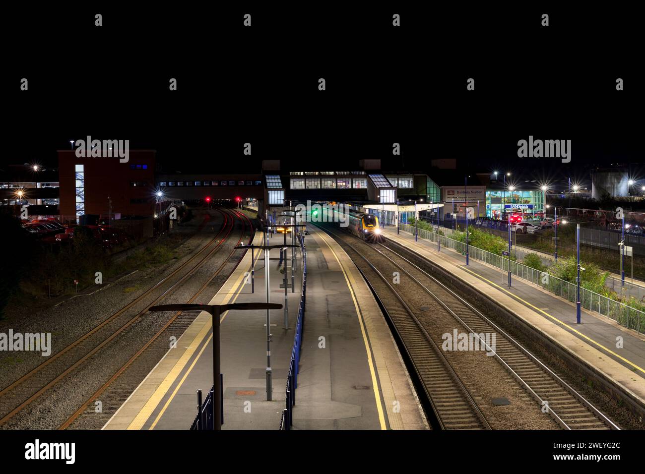 Arriva Crosscountry trains voyager train 220006 calling at Banbury ...